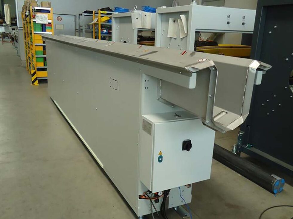 Tip Table / Roller Conveyor | EICON GmbH